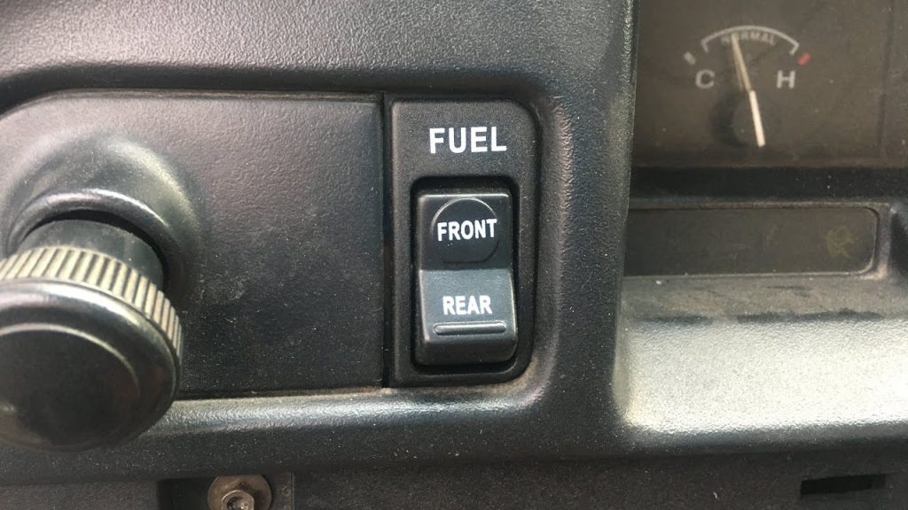 Symptoms of a Bad Fuel Tank Selector Switch - Motor Riderz